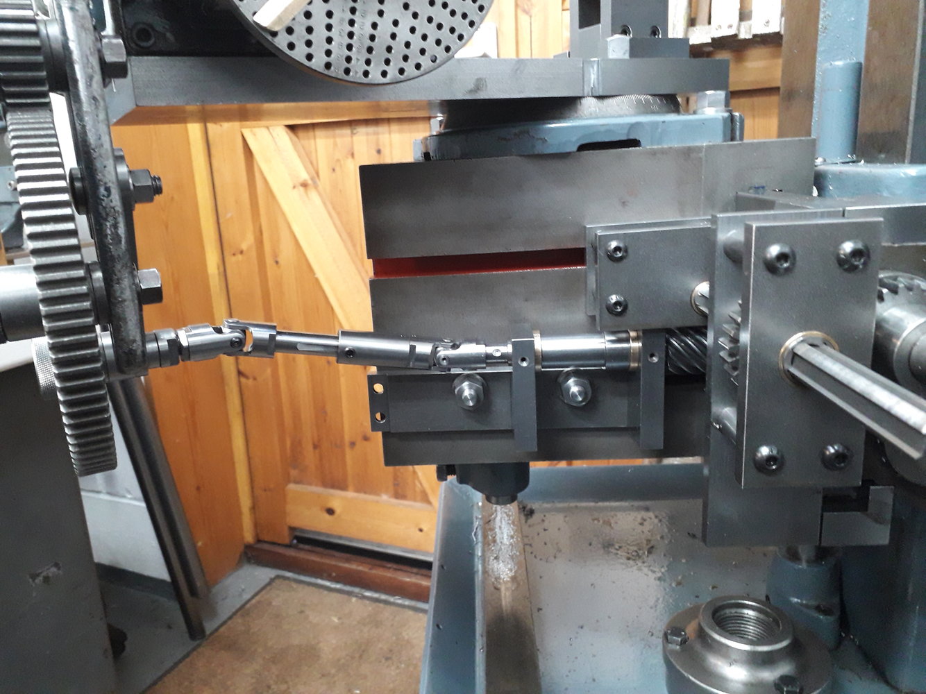 Cutting a helical gear on an Elliott 10M shaper | MIG Welding Forum