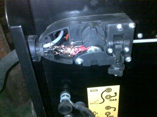 help: RUBBISH SEALEY WELDER wire jammed | MIG Welding Forum