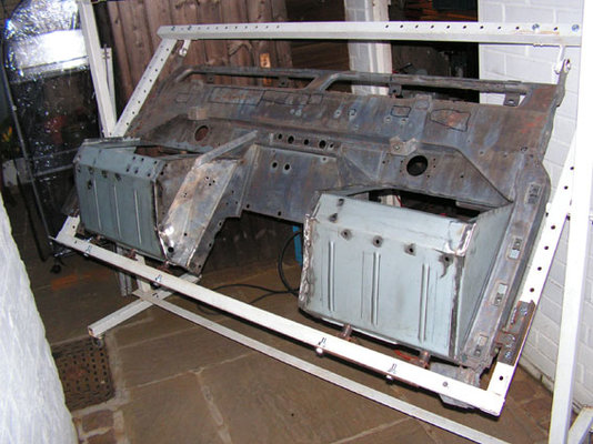 Forming/rolling/pressing strengthening ribs into sheet steel. | MIG ...