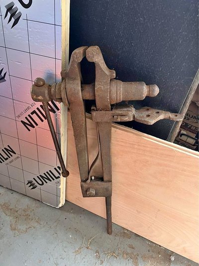 Blacksmith Leg Vice | MIG Welding Forum